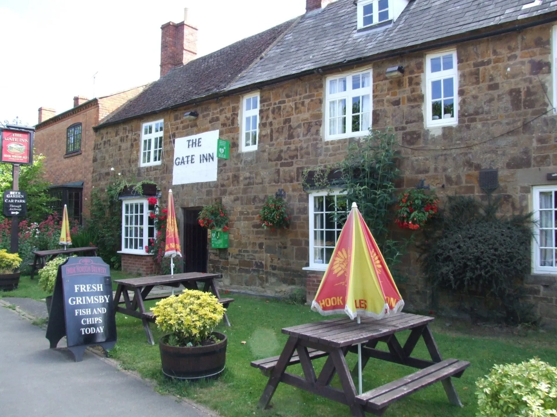 The Gate Inn, Brailes Installs Defibrillator | HeartSafe