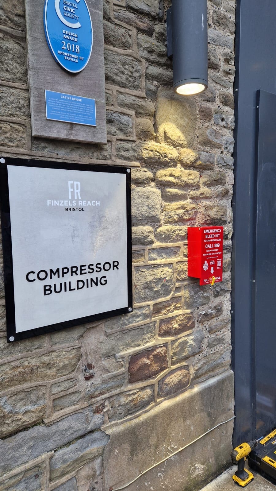 Left Handed Giant (Castle Bridge) | HeartSafe® AED Locator